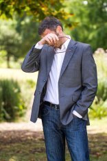 Can Wearing Eyeglasses Protect Your Eyes Better Than Contacts When You ...